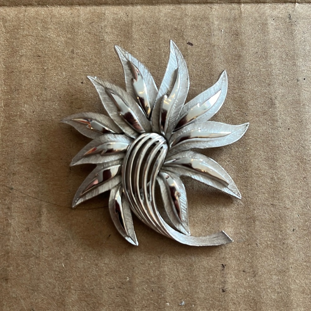 Trafari Crown Silver Tone Starburst Floral Brooch, St… - Gem